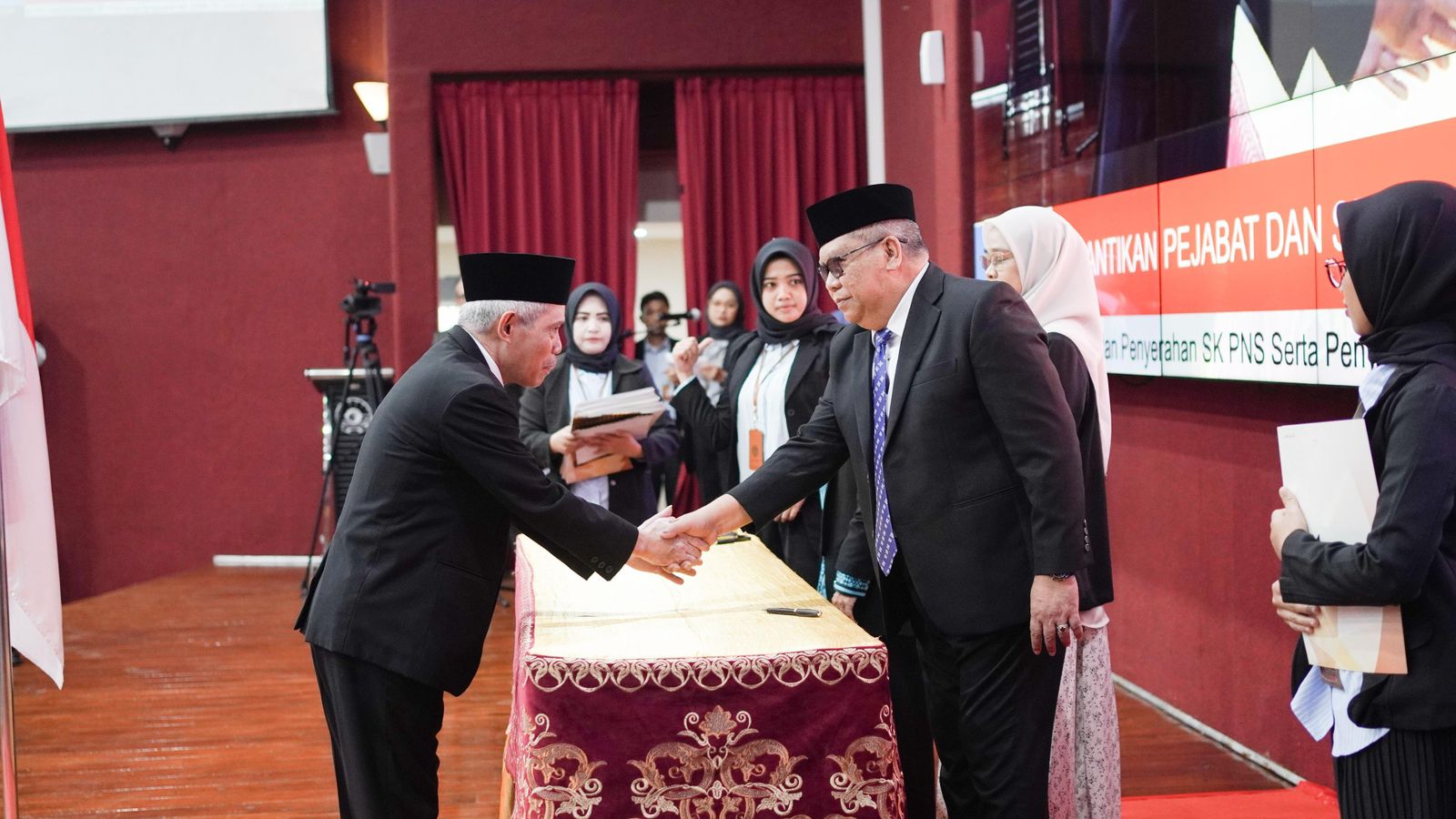 Rektor UNM Lantik Dekan FIS-H, Ketua LP2MP, dan Pejabat Baru Lain serta ...