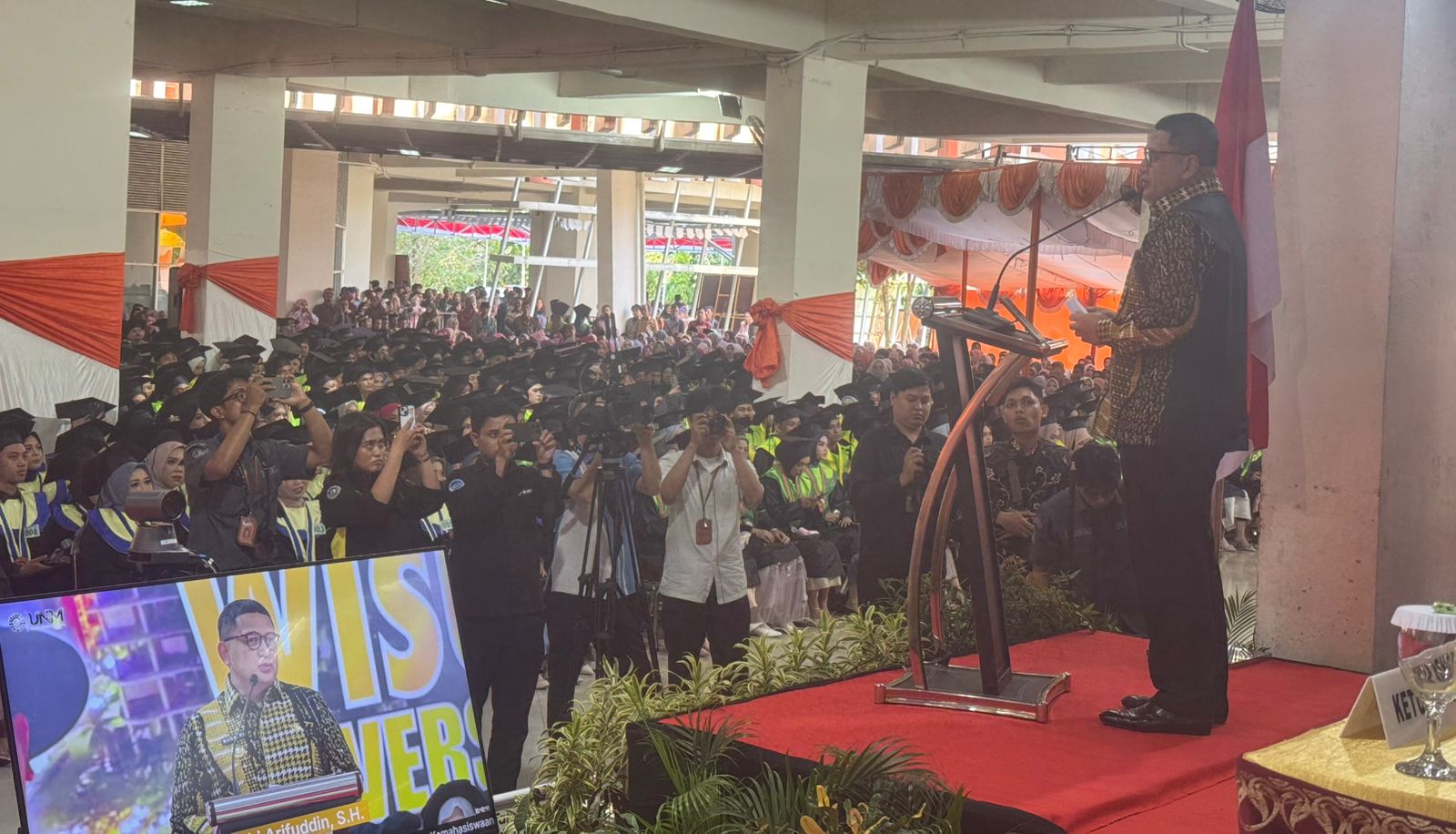 Rektor UNM Lantik 1080 Lulusan Periode Agustus 2025, Orasi Walikota ...